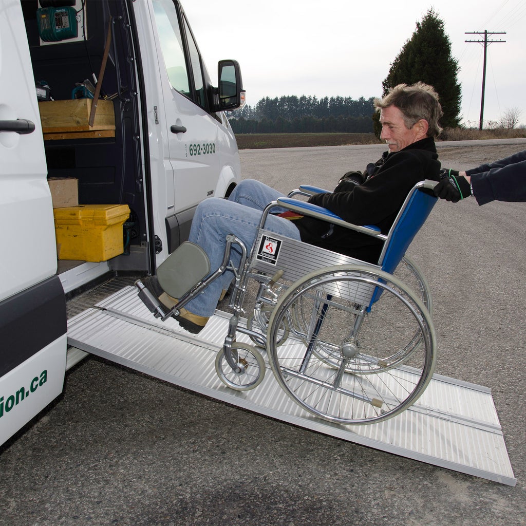 Erickson Bi-Fold Aluminum Cargo Ramp 544 kg (1200 lb.) Rated (Per pair ...